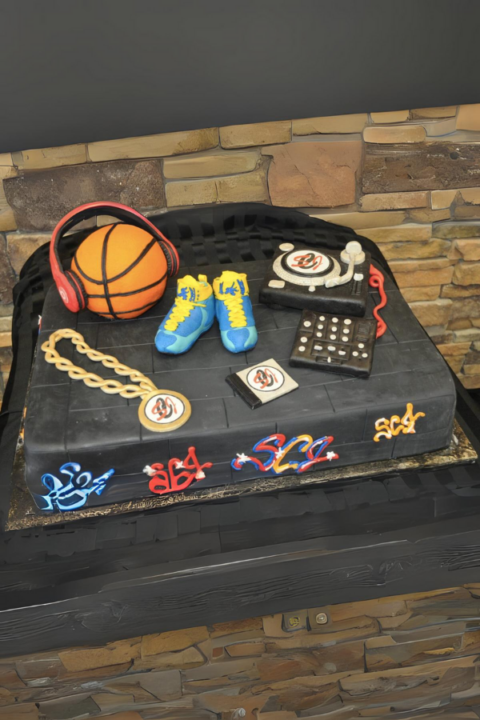 C026 – Gangster Custom Cake With Graffiti