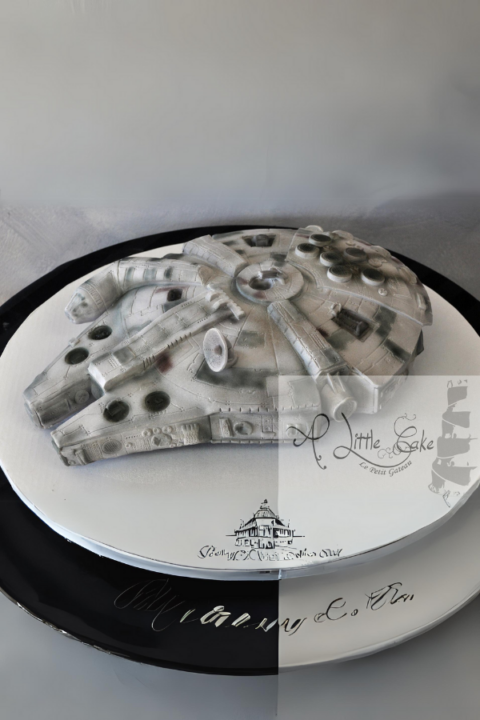 C125-Millennium Falcon Cake