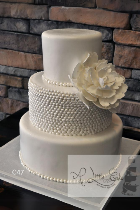 C47 – Beaded Fondant Wedding Cake With Flower