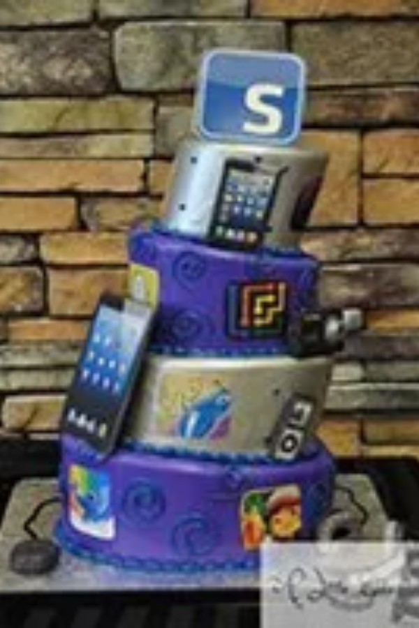 Sweet 16 Cakes – Designed With Electronic Devices And Apps